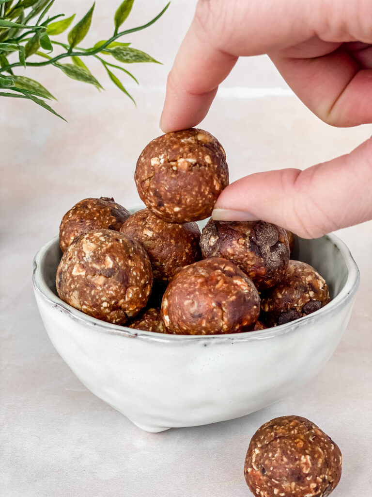 4 Ingredient Banana Bread Energy Balls - Oat Pantry